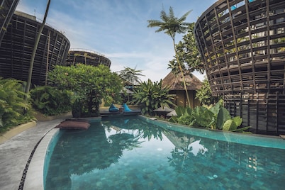 Canggu Cabana Beach Resort by Ini Vie Hospitality