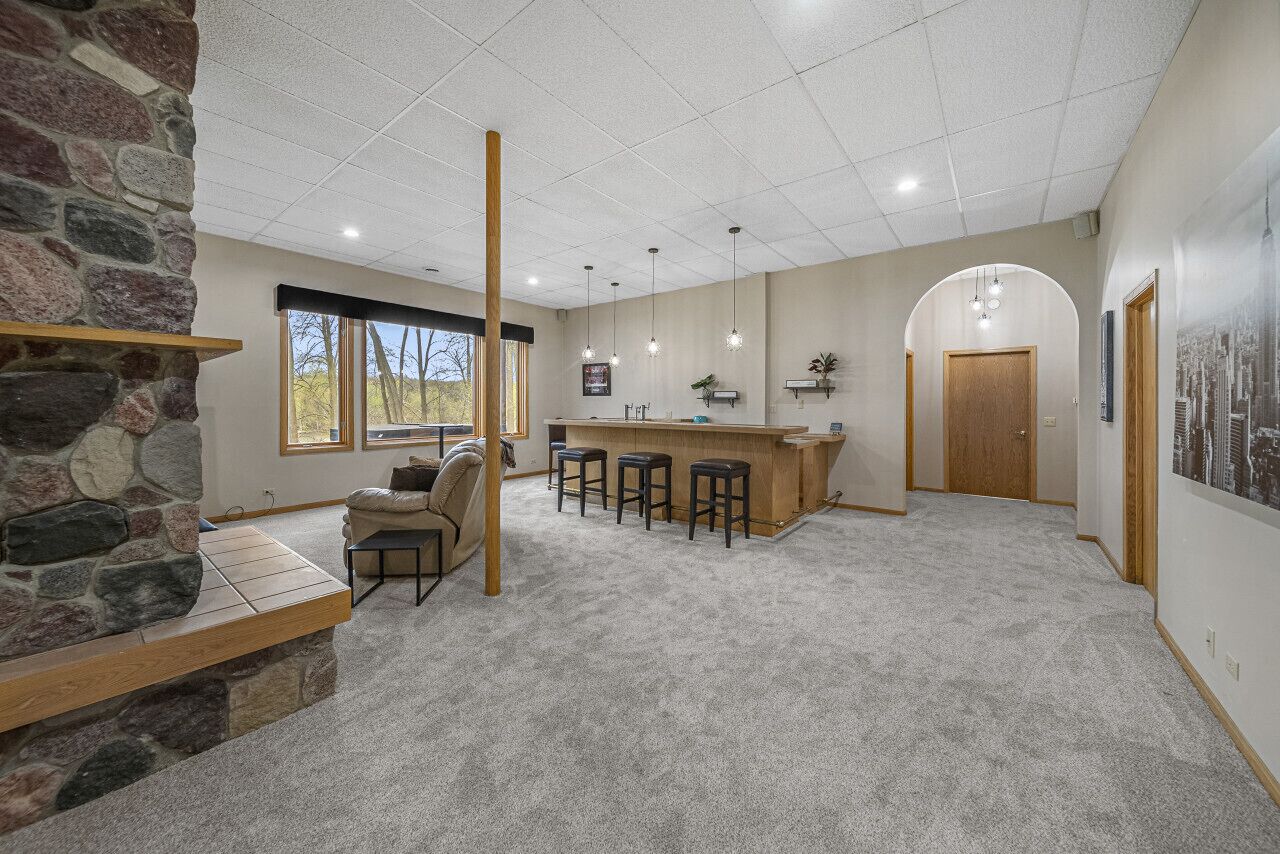 2-acre Retreat On The Fox River With Spectacular Views & Hot Tub! - Oswego, IL