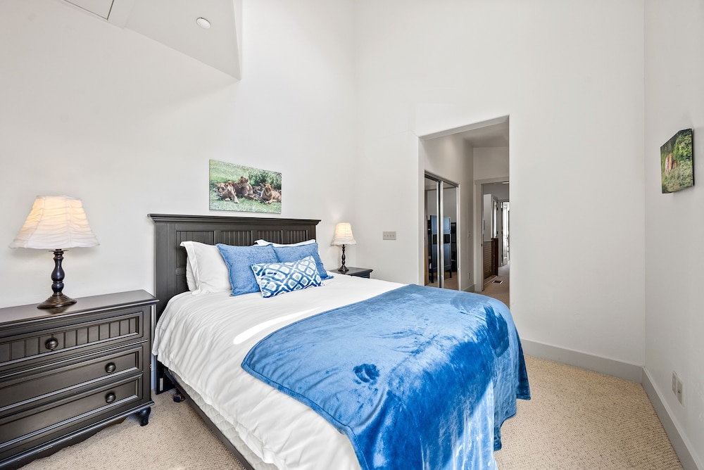 Newpark, Close to ski resorts and restaurants, Amazing Views, Private ...