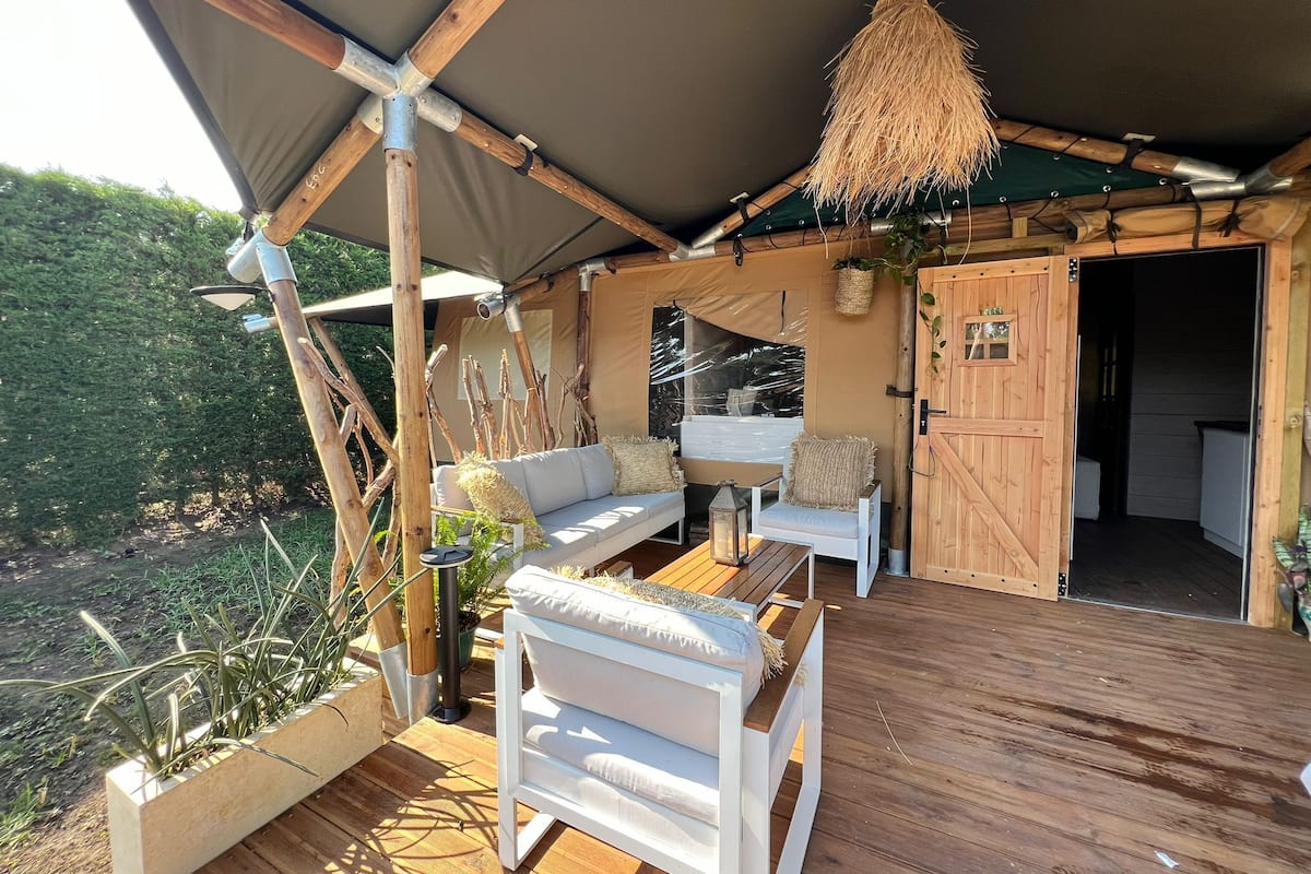 Bungalow Design | 3 quartos, secretária adequada para computadores portáteis