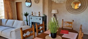 Apartamento, 3 quartos, para fumantes, sacada | Sala de jantar