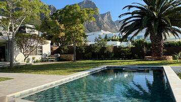 Vila, 4 quartos, para fumantes, piscina particular | Piscina | Piscina externa