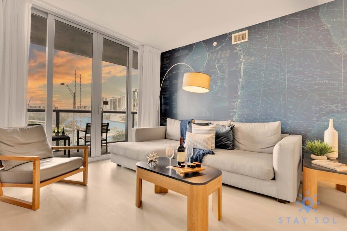 Modern Condo: Amazing Pool + Gym + Balcony - Miami Gardens, FL