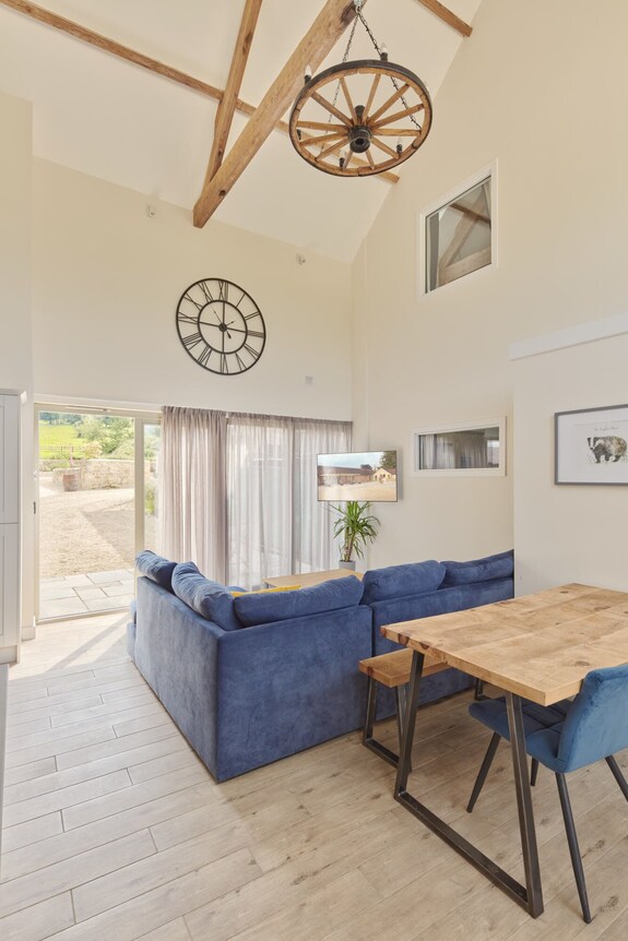 English Barn Conversion At Idyllic Cotswold Farm - Gloucester, UK