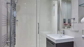 Produtos de higiene exclusivos, um secador de cabelo