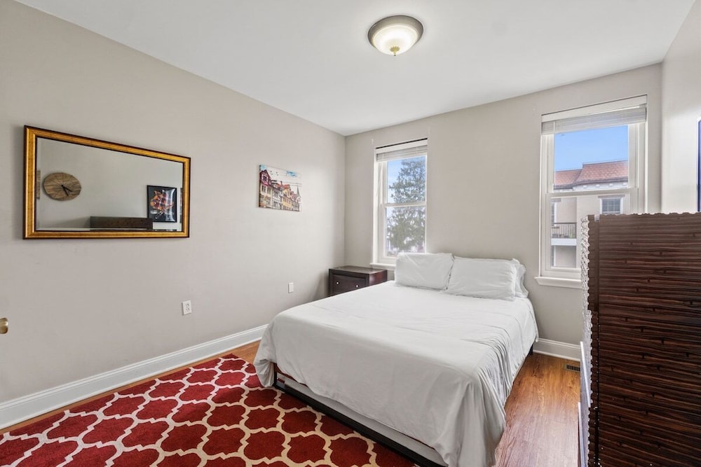 Warder Upper · Spacious Dc Rowhouse W/parking+metro! - Washington