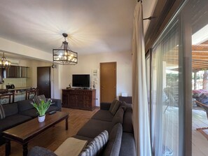 Villa, 3 quartos, varanda, vista para o jardim | Sala de estar
