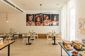 Pequeno-almoço tipo buffet diário incluído 