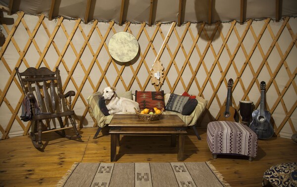 Yurt Located In A Little Oak Grove - Israël