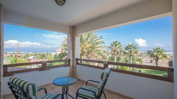 Villa, 5 quartos, piscina privativa, vista para o jardim | Refeições ao ar livre