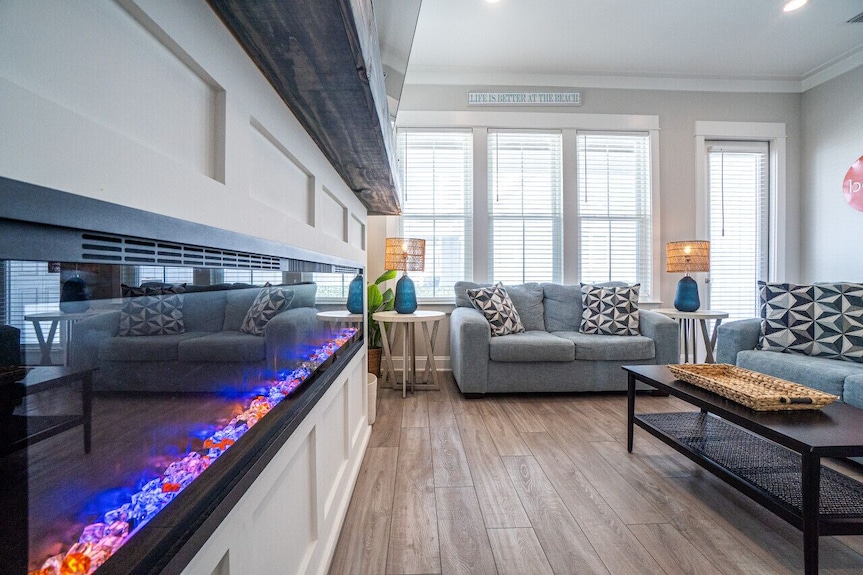 Luxury 4br\/4ba Beach Retreat Game Room, Resort Pool, & Prime Location - Alabama