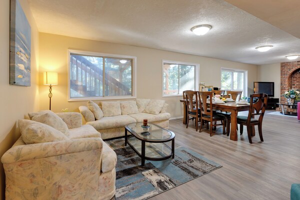 Oregon Jade Lodging- Spacious 2 Bedrooms, Ev Charger, Quite By Stream - West Linn, OR