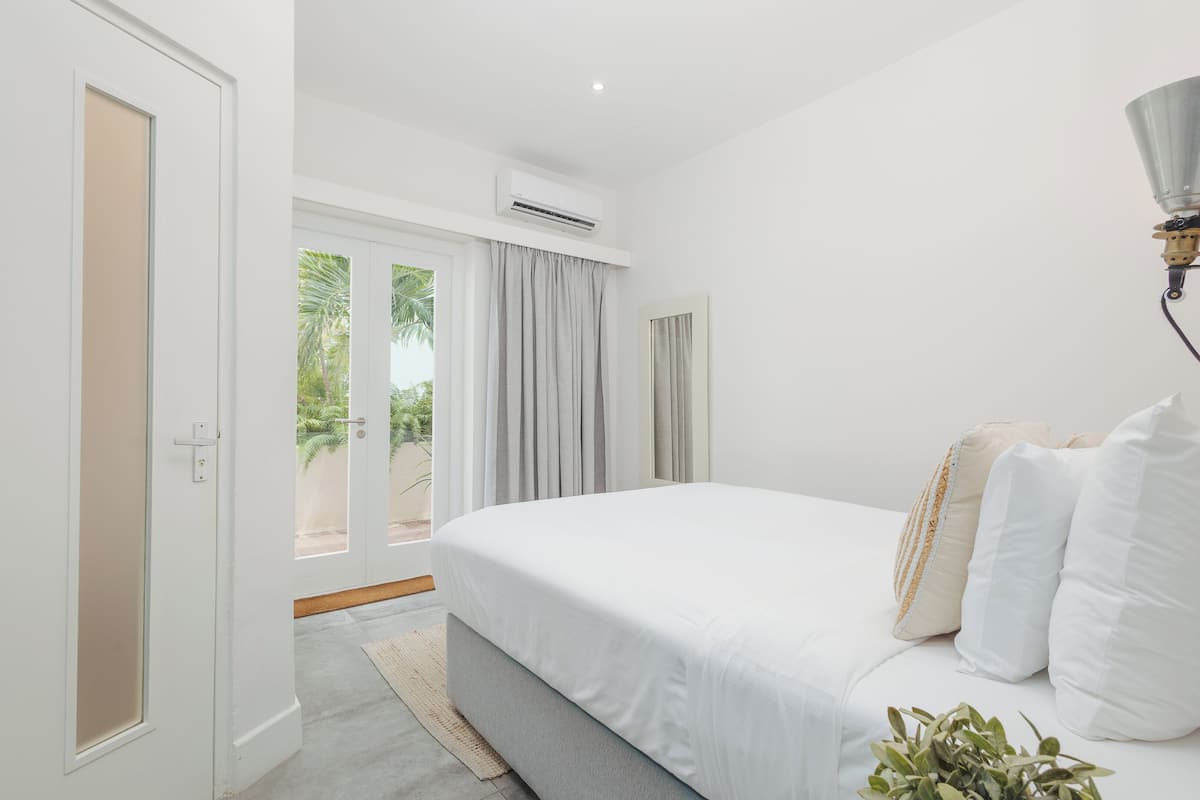 Apartamento Design | Cofre no quarto, cortinas/cortinados opacos, ferro/tábua de engomar