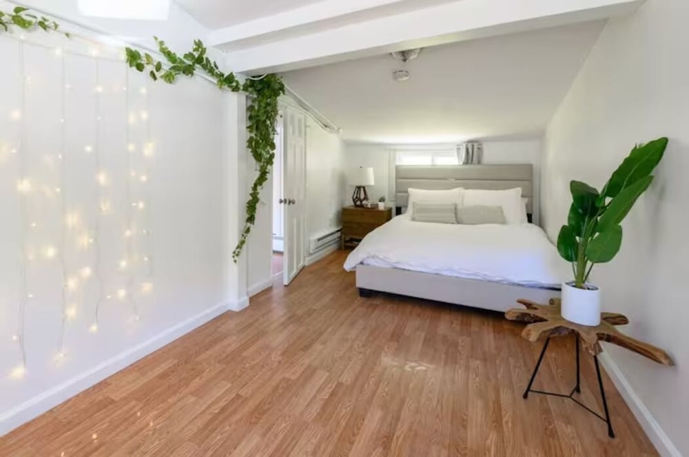 New! Trail-side Haven Retreat! Pet Friendly - Branford, CT
