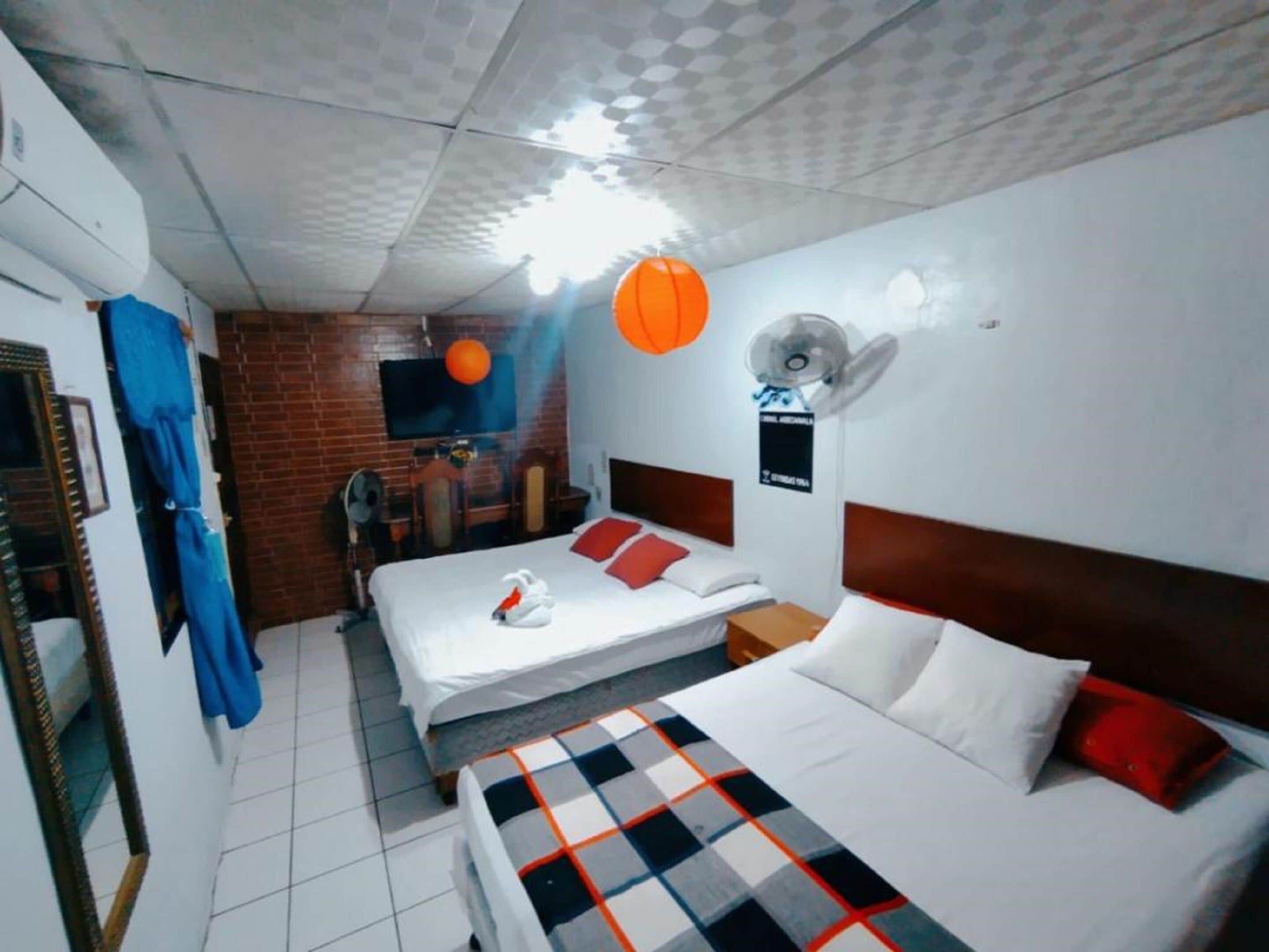 Roupa de alta qualidade, com decoração personalizada 