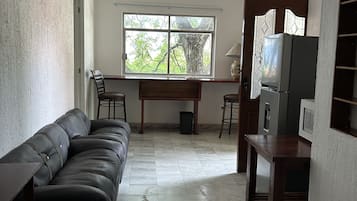 Quarto Elite | Cozinha partilhada | Um frigorífico, um micro-ondas