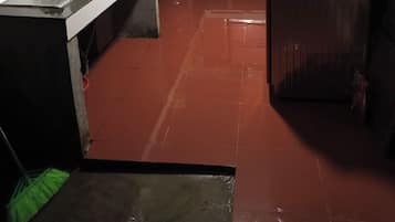 Quarto Duplo ou Twin Superior | Cozinha partilhada | Uma placa de cozinha, uma panela elétrica de arroz