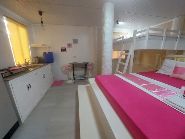 A Touch Of Pink Secret Garden Resort - Puerto Princesa