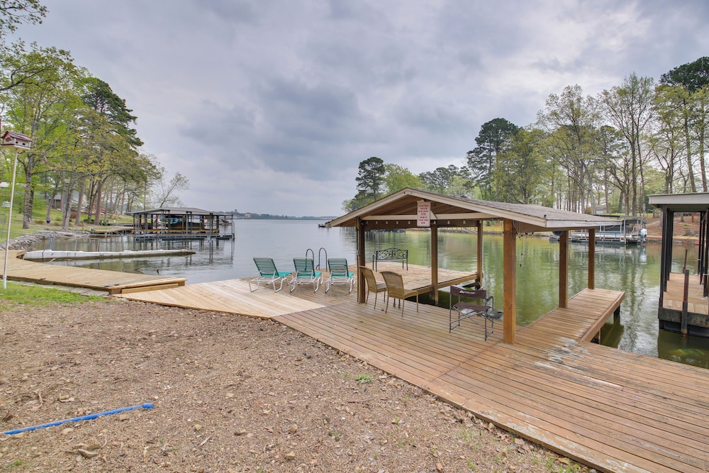 Cozy Lake Cabin W/ Dock In Hot Springs Nat'l Park - Hot Springs, AR