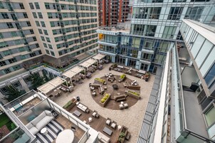Apartamento Familiar, várias camas, acesso à piscina | Vista do quarto