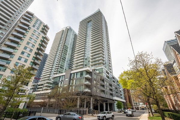 Modern Lillian Street Condos Midtown Toronto - Mississauga