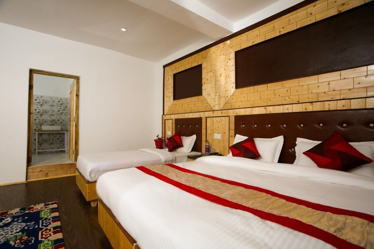 Quarto luxo | Roupas de cama premium, escrivaninha, quartos à prova de som