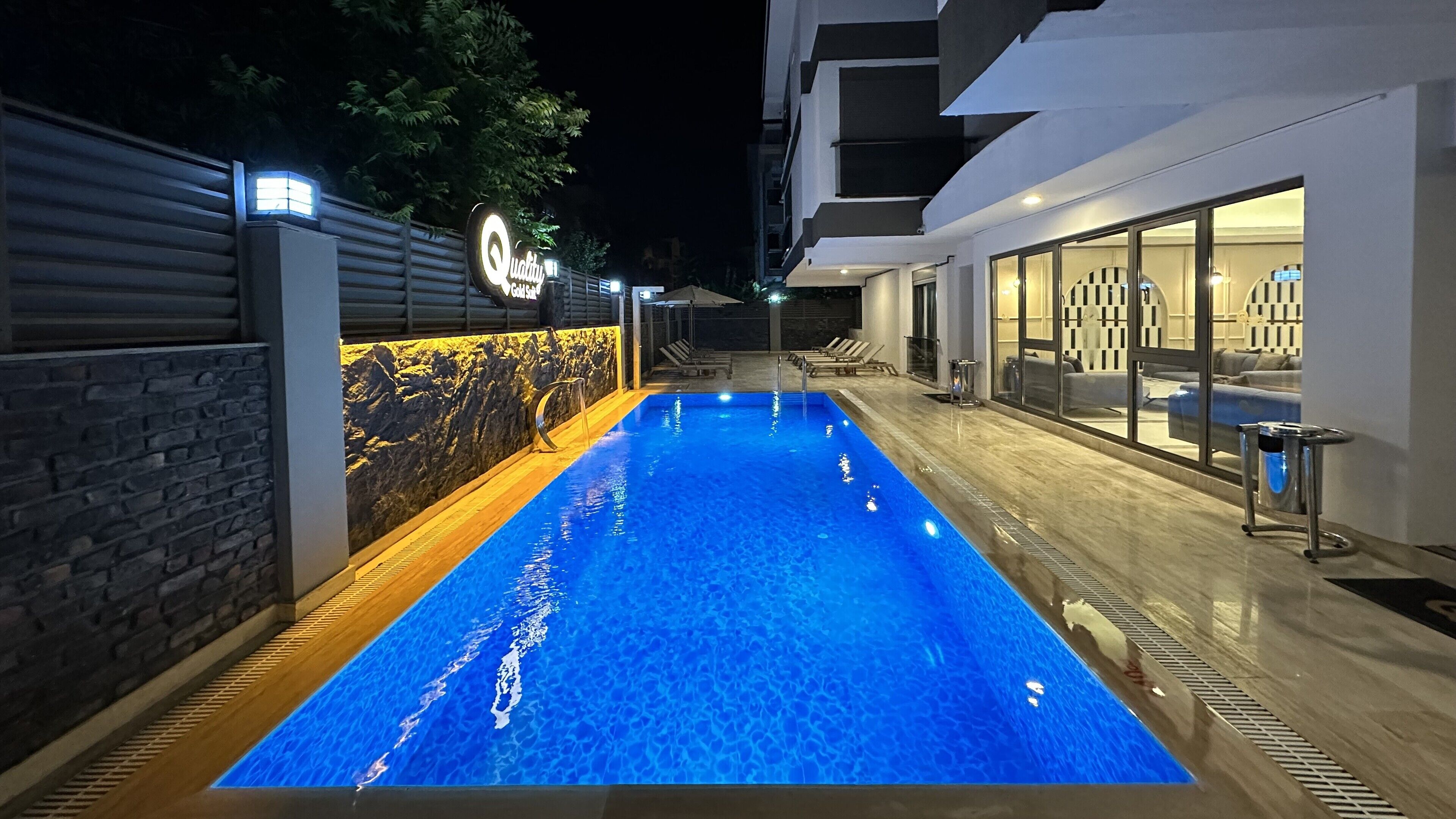 Piscina externa sazonal