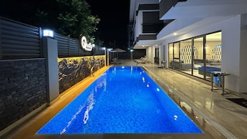 Piscina externa sazonal
