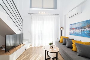 Loft, 2 quartos | Área de estar | Smart TV 40 polegadas com canais a cabo, TV