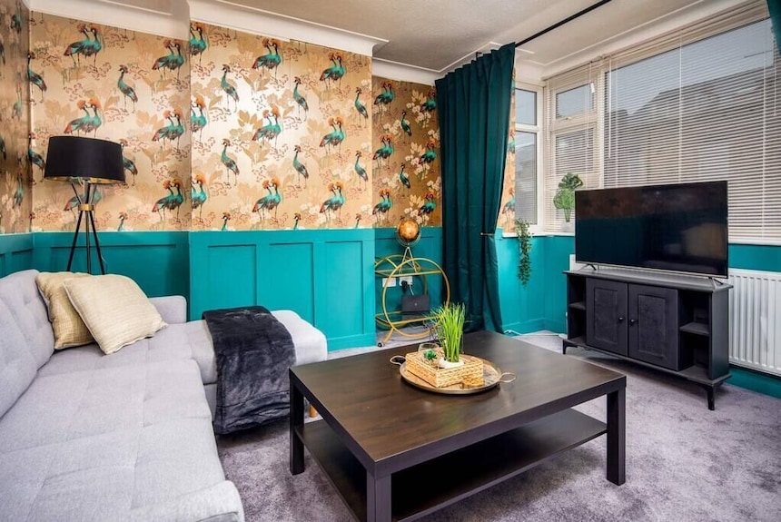 Spacious, 3 Bedroom, 4 Bed Townhouse | Close To City Centre | Free Parking - Leeds