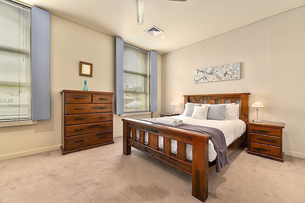 Peter Mills Apartment No 1 - Riverside