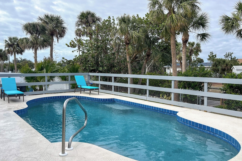 Bayfront Paradise W/ Heated Pool & Balcony! - Manasota Key, FL