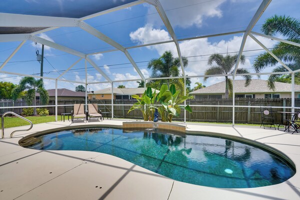 Pool & Outdoor Bar: Cape Coral Home - Sanibel Island, FL