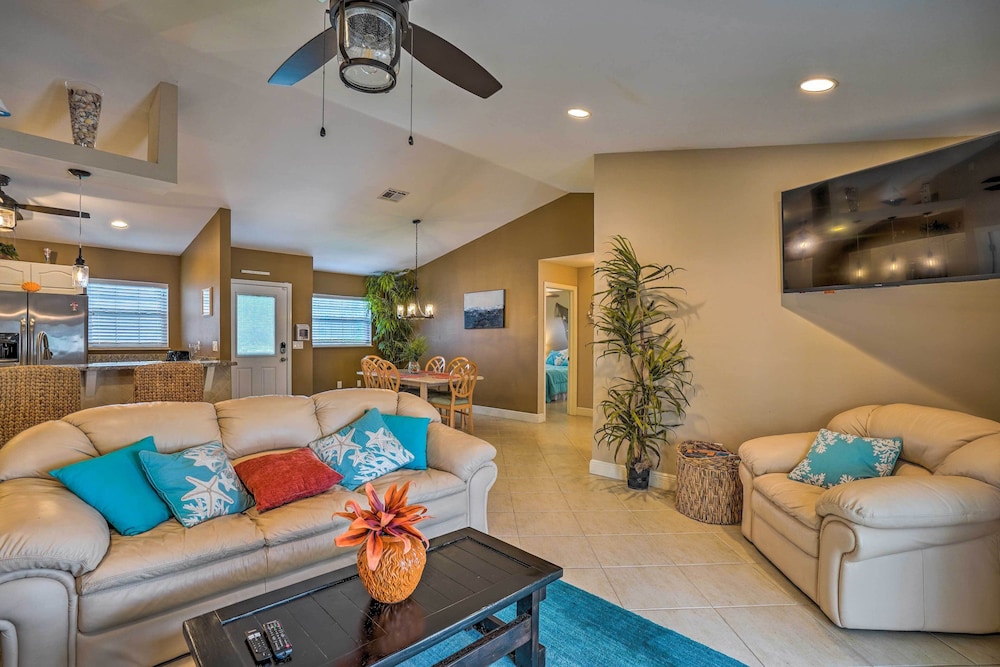 Pool & Outdoor Bar: Cape Coral Home - Sanibel Island, FL