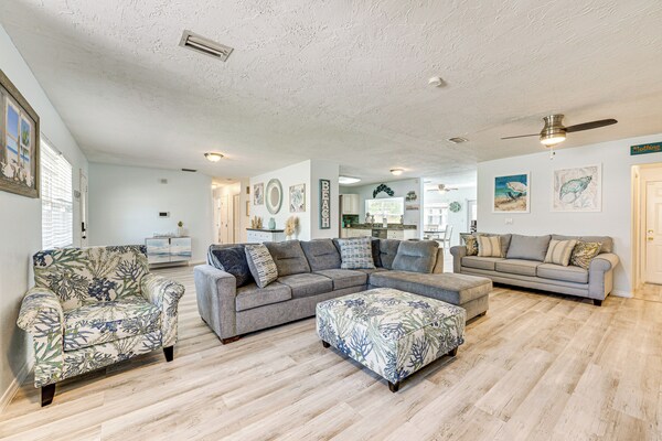 < 2 Mi To Beach & Marina: Bright Ruskin Retreat! - Tropicana Field St. Petersburg