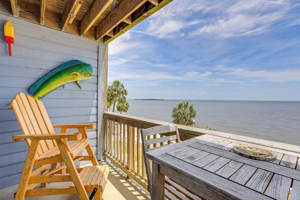 Beach & Pool Access At Condo On Cedar Key! - Cedar Key, FL