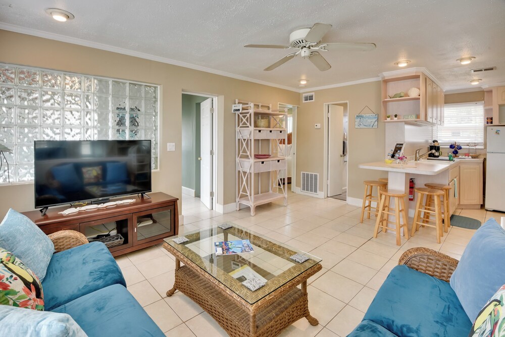 Cozy Ormond Beach Bungalow: Steps To The Sand - Ormond Beach, FL