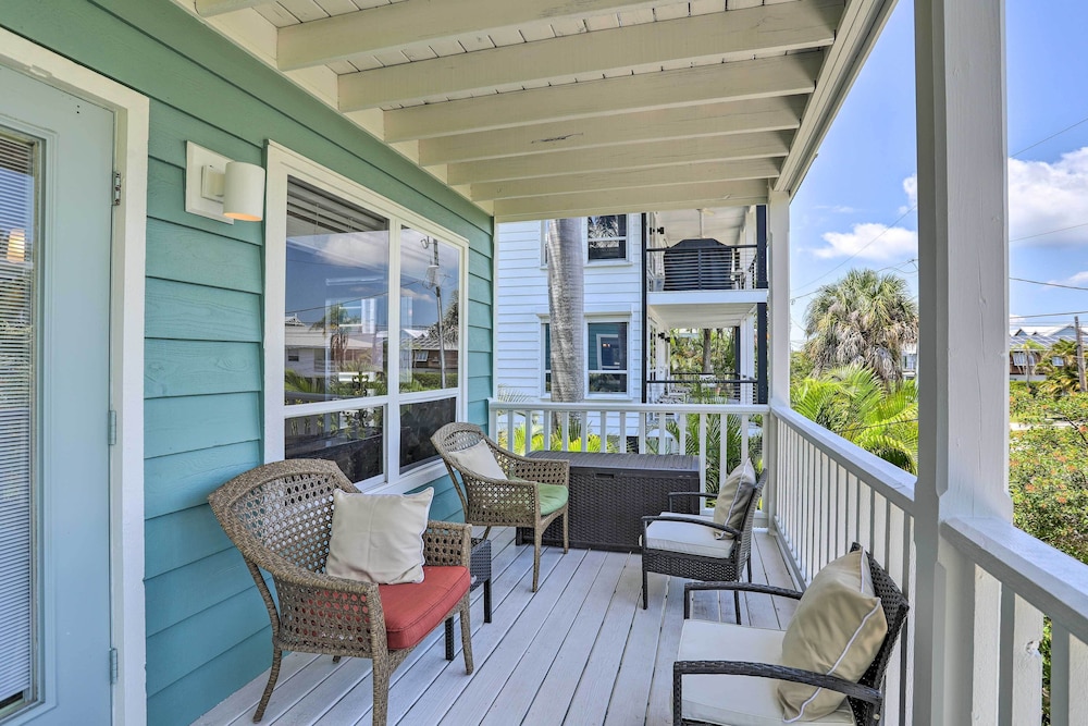 Covered Deck & Bay Views: Bradenton Beach Abode! - Holmes Beach, FL