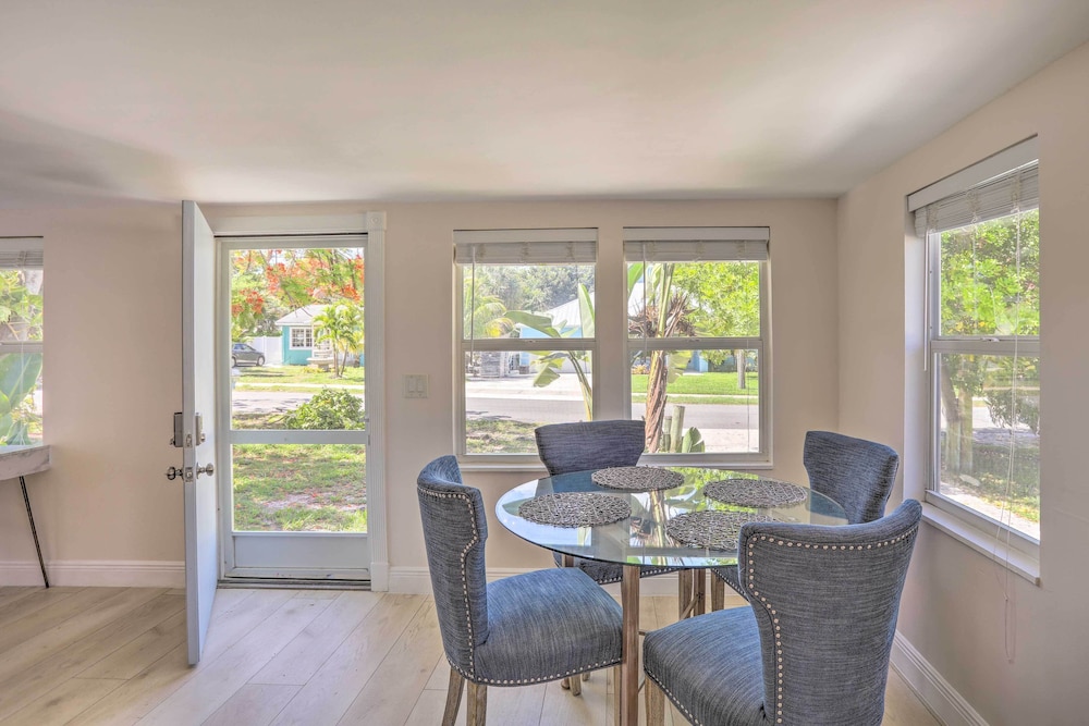 Lovely Cottage Near Downtown Stuart & Beaches - Stuart, FL