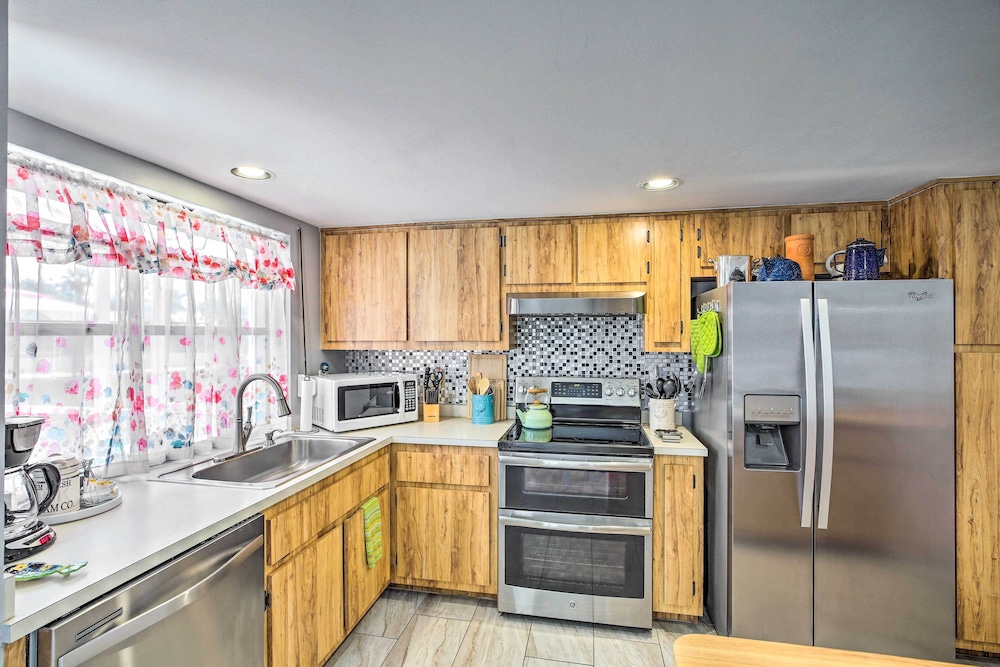 Heated Pool + Lanai: Matlacha Isles Getaway - Sanibel Island, FL