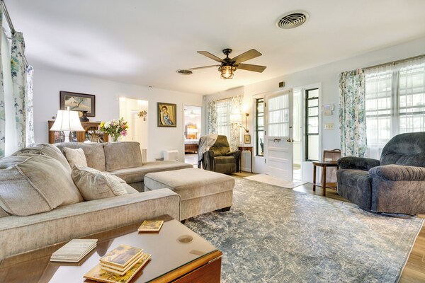 Walk To Lakes! Tropical Escape In Mount Dora - Mount Dora, FL