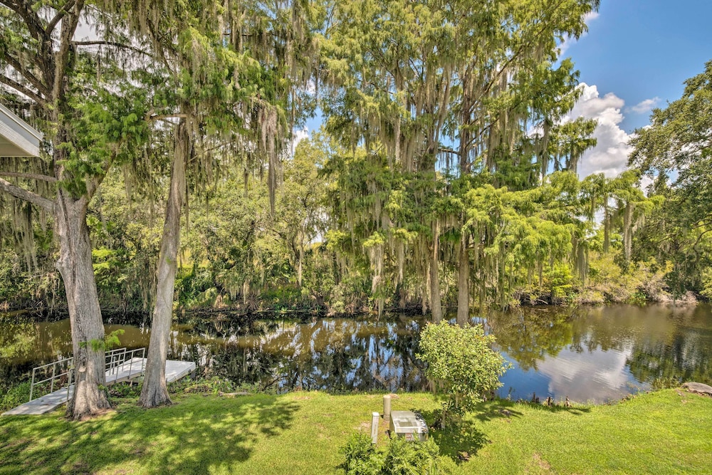 Old Florida Setting W/ Kayaks & Fishing Poles - Inverness, FL