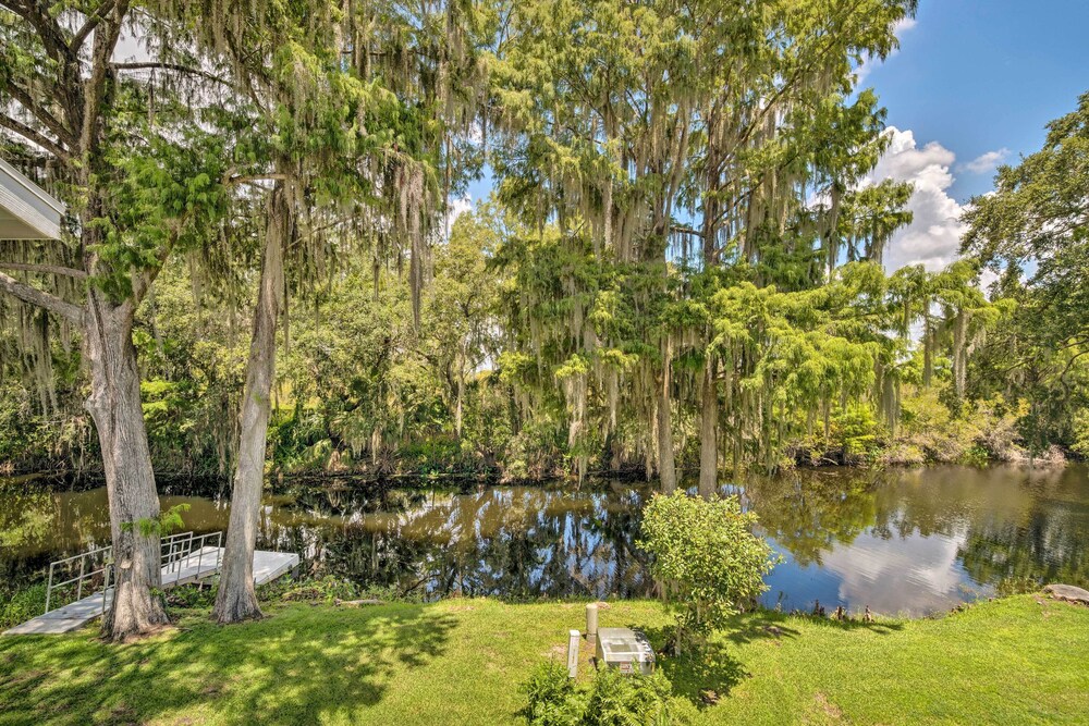 Old Florida Setting W/ Kayaks & Fishing Poles - Inverness, FL