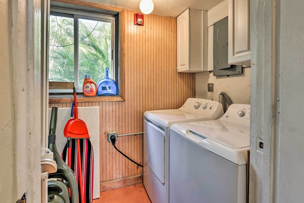 Quaint Central Miami Bungalow: 10 Mi To Mid-beach! - Miami