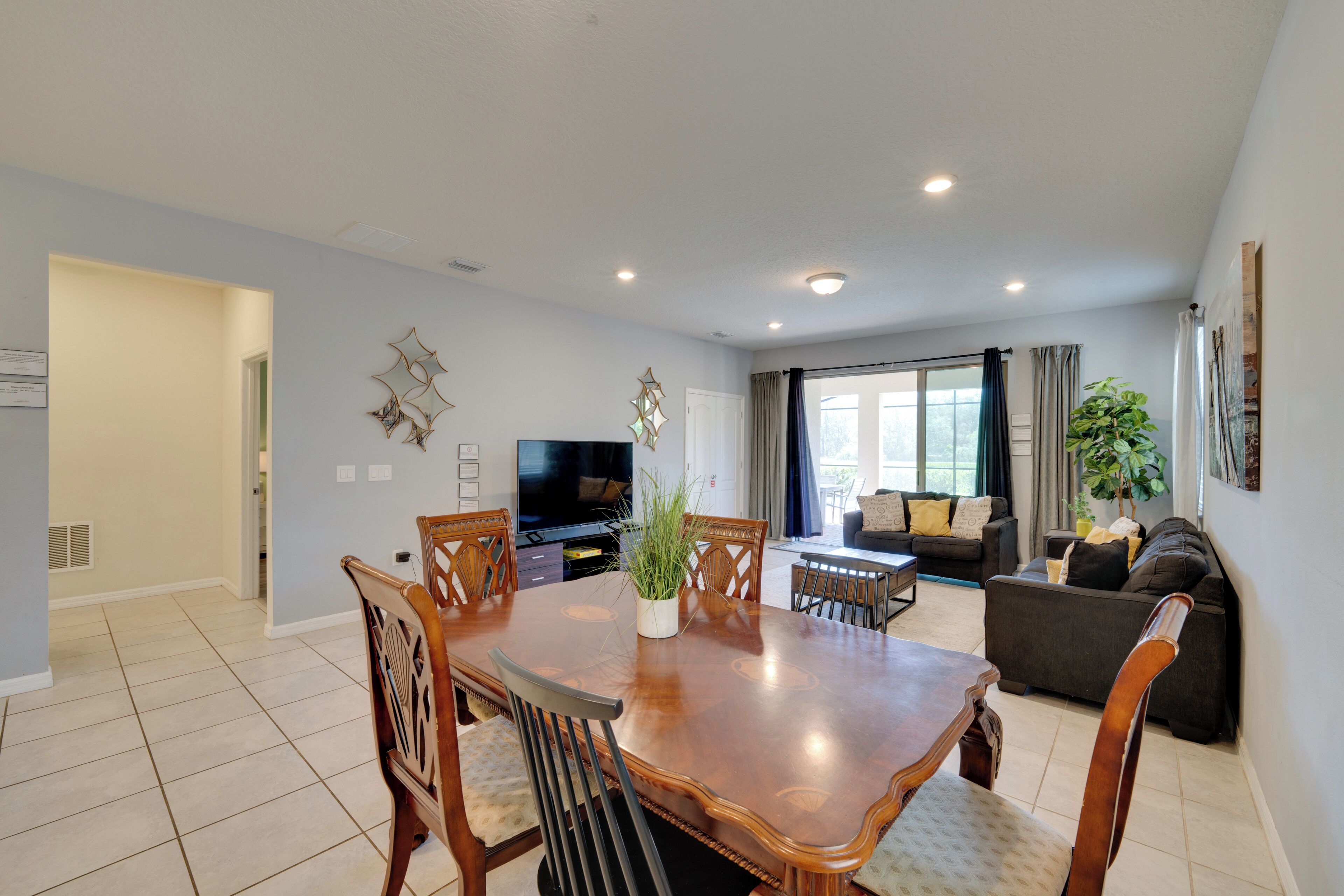 Vila (Multiple Bedrooms) | Parte interna