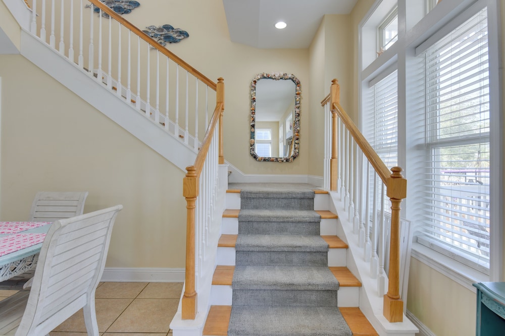 Santa Rosa Beach House W/ Spacious Deck - Seaside, FL