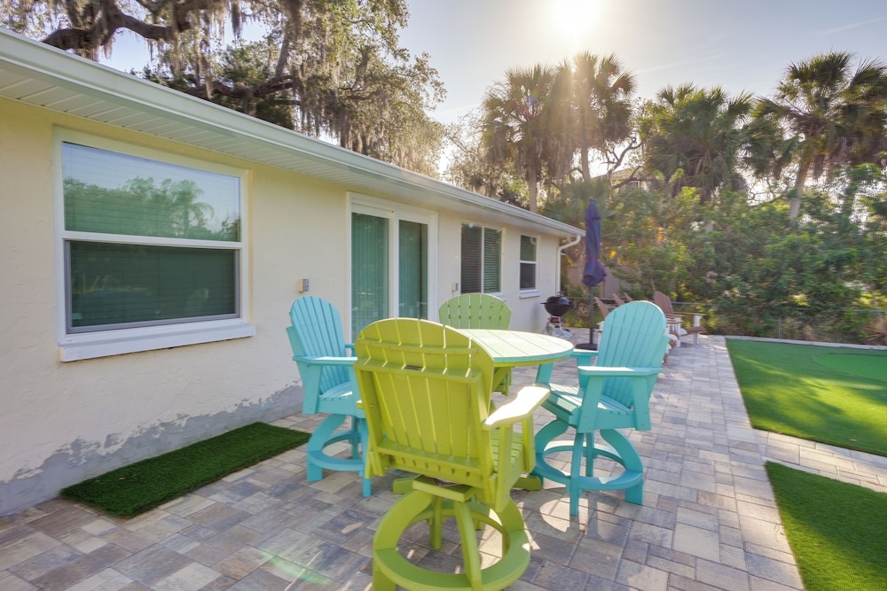 Riverfront Home W/ Putting Green & Boat Dock! - Holiday