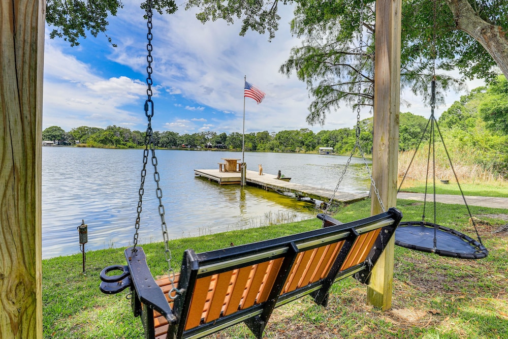 Private & Picturesque Escape On Lake Henry! - Lake Placid, FL