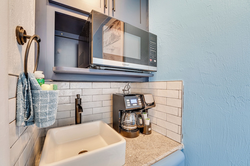 Beachfront Studio W/ Community Indoor Pool! - Daytona Beach, FL