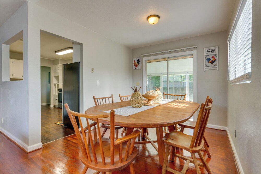 Sunny Fort Walton Beach Vacation Rental W/ Yard! - Fort Walton Beach, FL